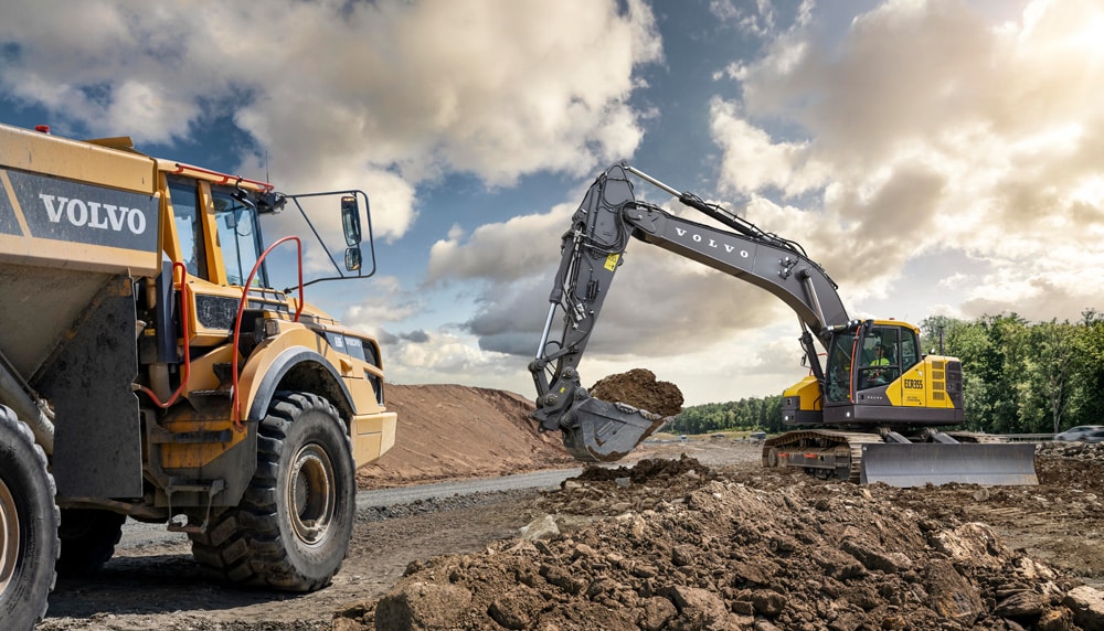 Volvo CE unveils new ECR355 short-swing excavator with upgraded ...
